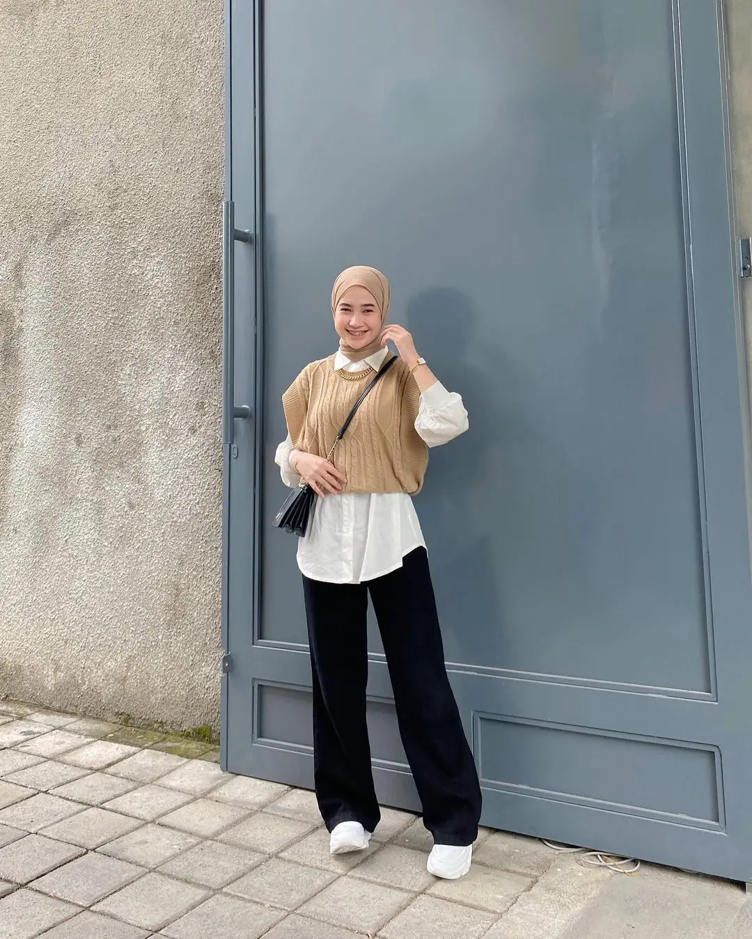 OOTD with Vest | Galeri diposting oleh Inspirasi Cewek | Lemon8