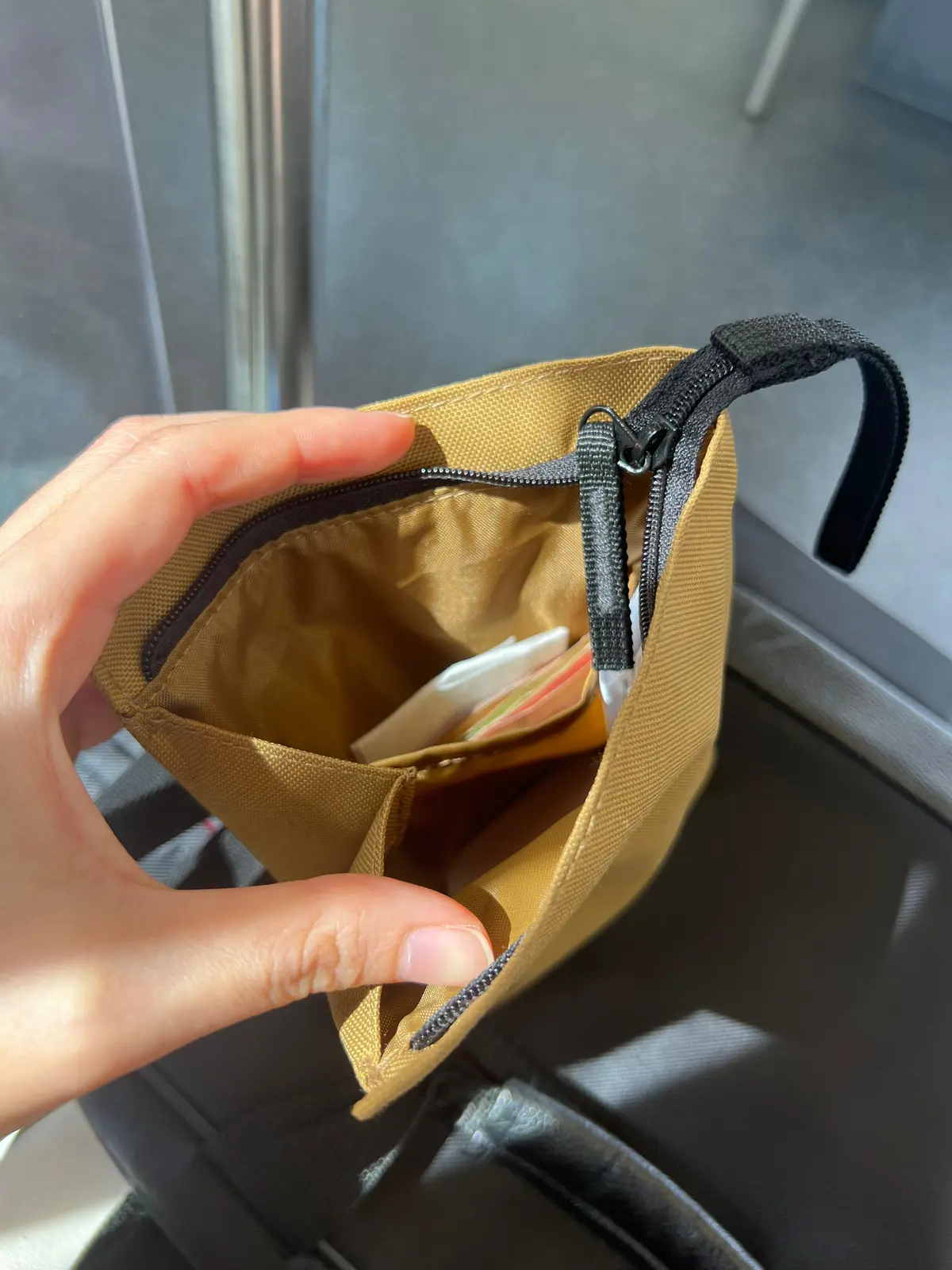 รีวิว Phone case ของ Muji 🚇 | แกลเลอรีที่โพสต์โดย Kao | Lemon8