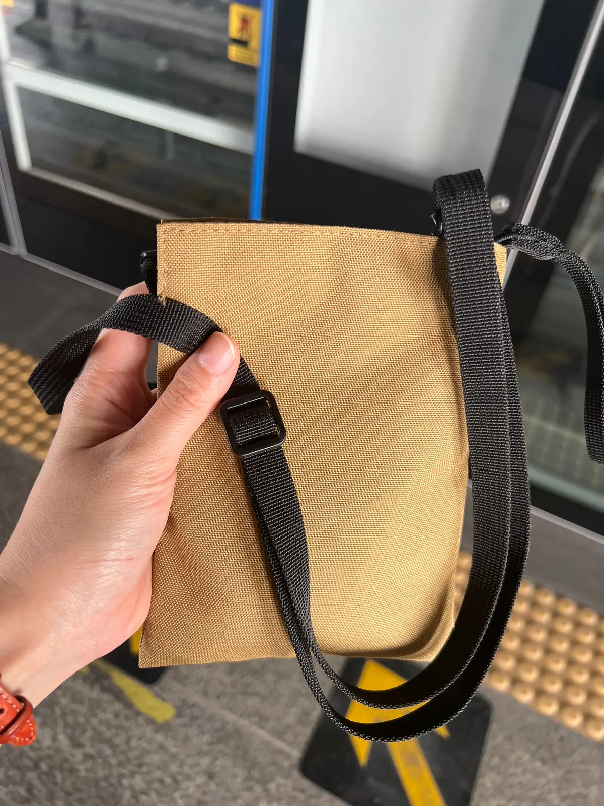 รีวิว Phone case ของ Muji 🚇 | แกลเลอรีที่โพสต์โดย Kao | Lemon8