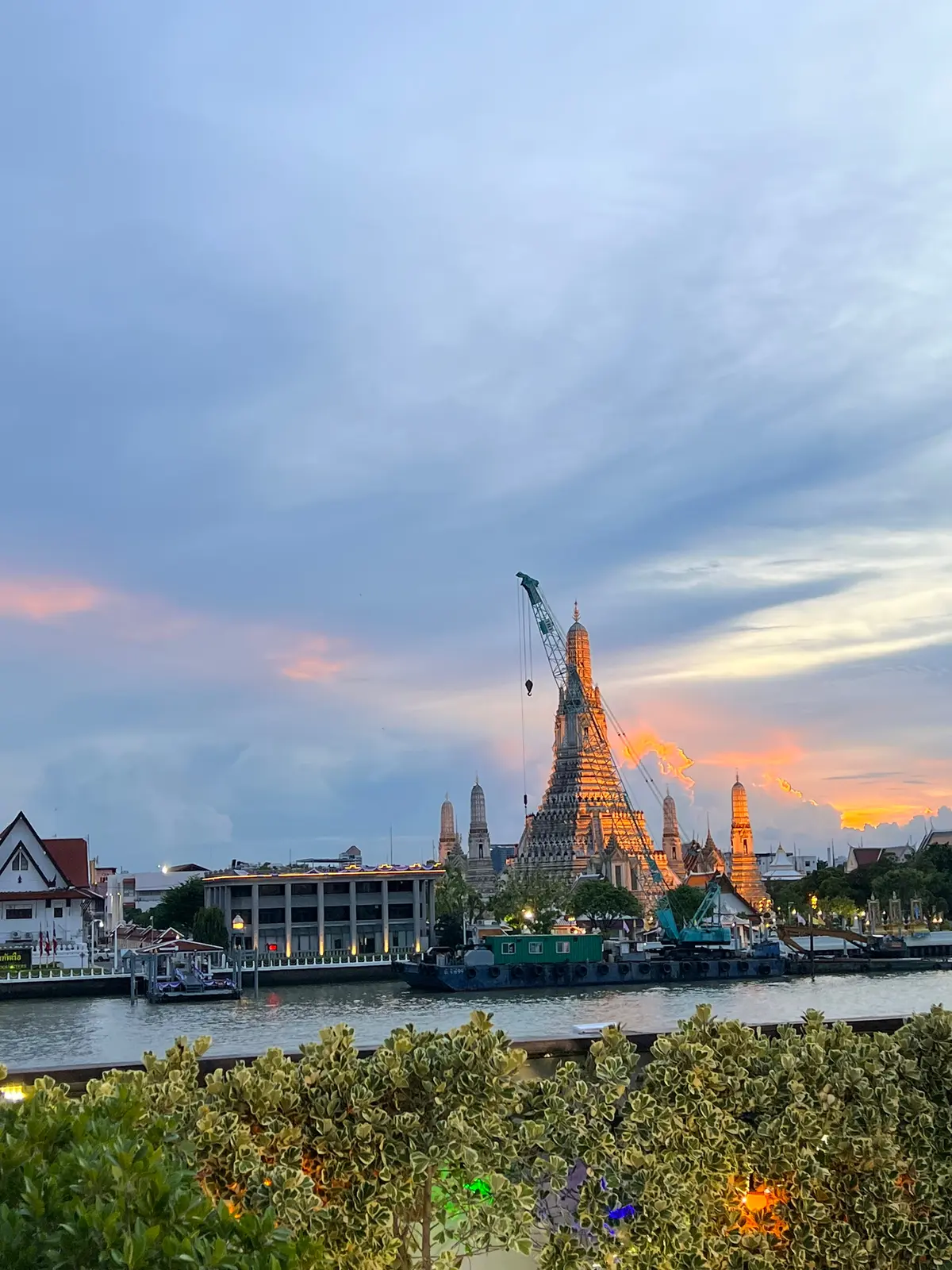 ทานอาหาร ชมวิววัดอรุณฯ สุดประทับใจ | แกลเลอรีที่โพสต์โดย Beamcdth | Lemon8