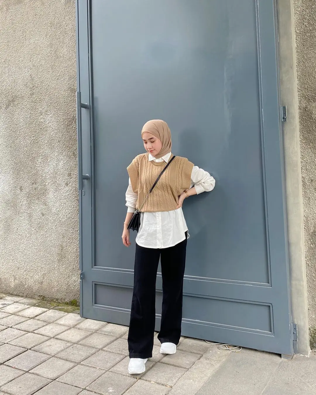OOTD with Vest | Galeri diposting oleh Inspirasi Cewek | Lemon8