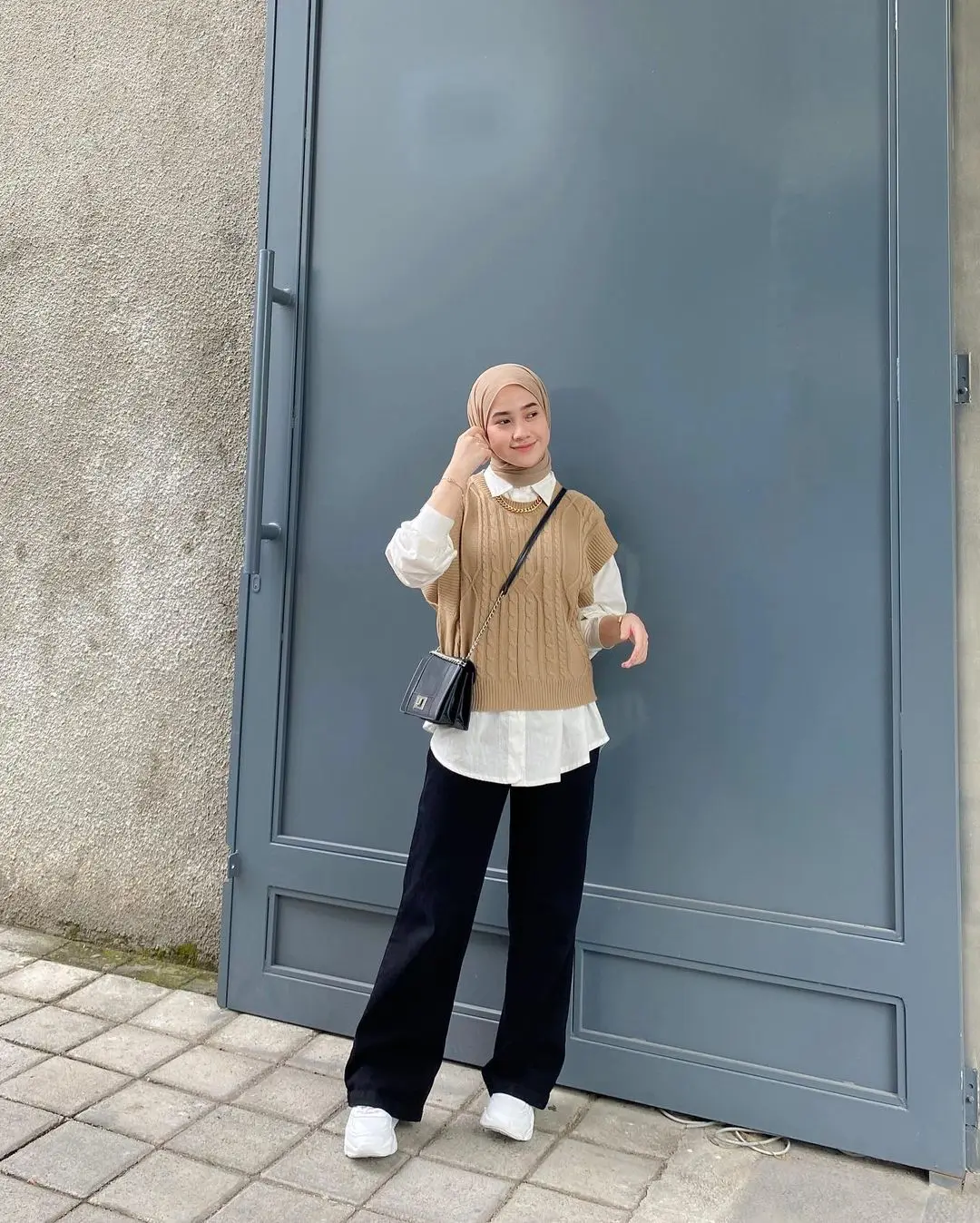 OOTD with Vest | Galeri diposting oleh Inspirasi Cewek | Lemon8
