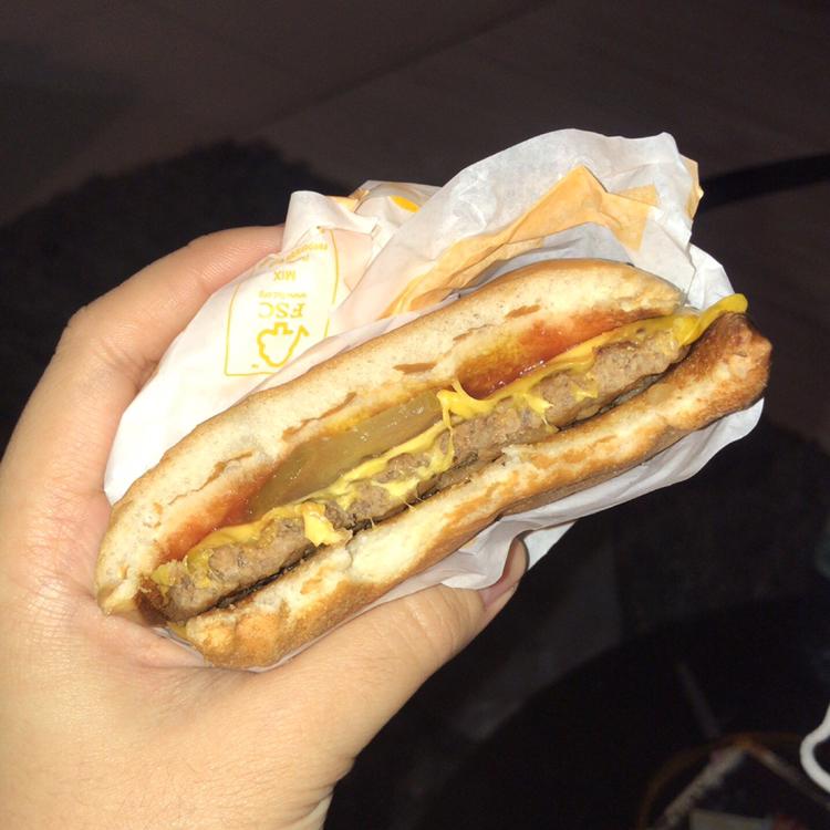 โพสต์ ของ Cheese burger|Lemon8