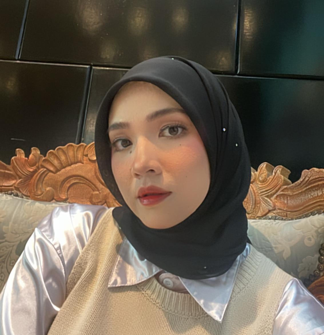 Posting Emma Azrina|Lemon8