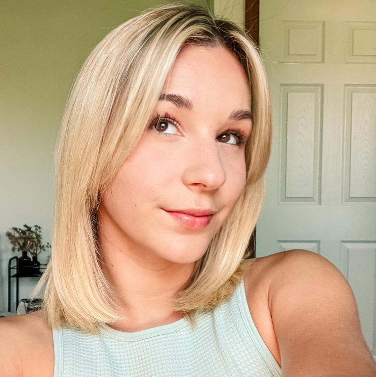 Posting Caroline Andrea|Lemon8