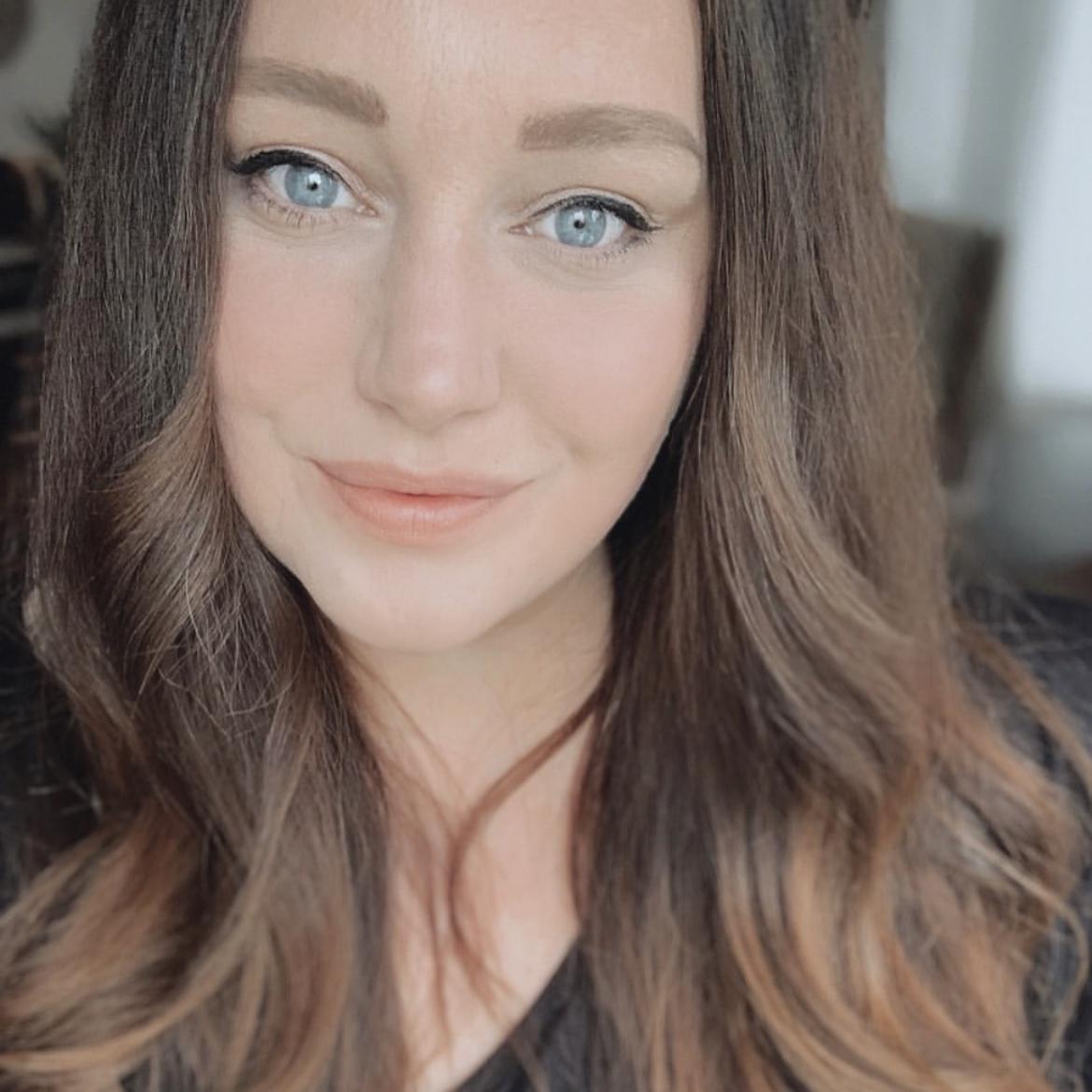 ติดตาม - แฟนคลับ ของ Emma Louise|Lemon8